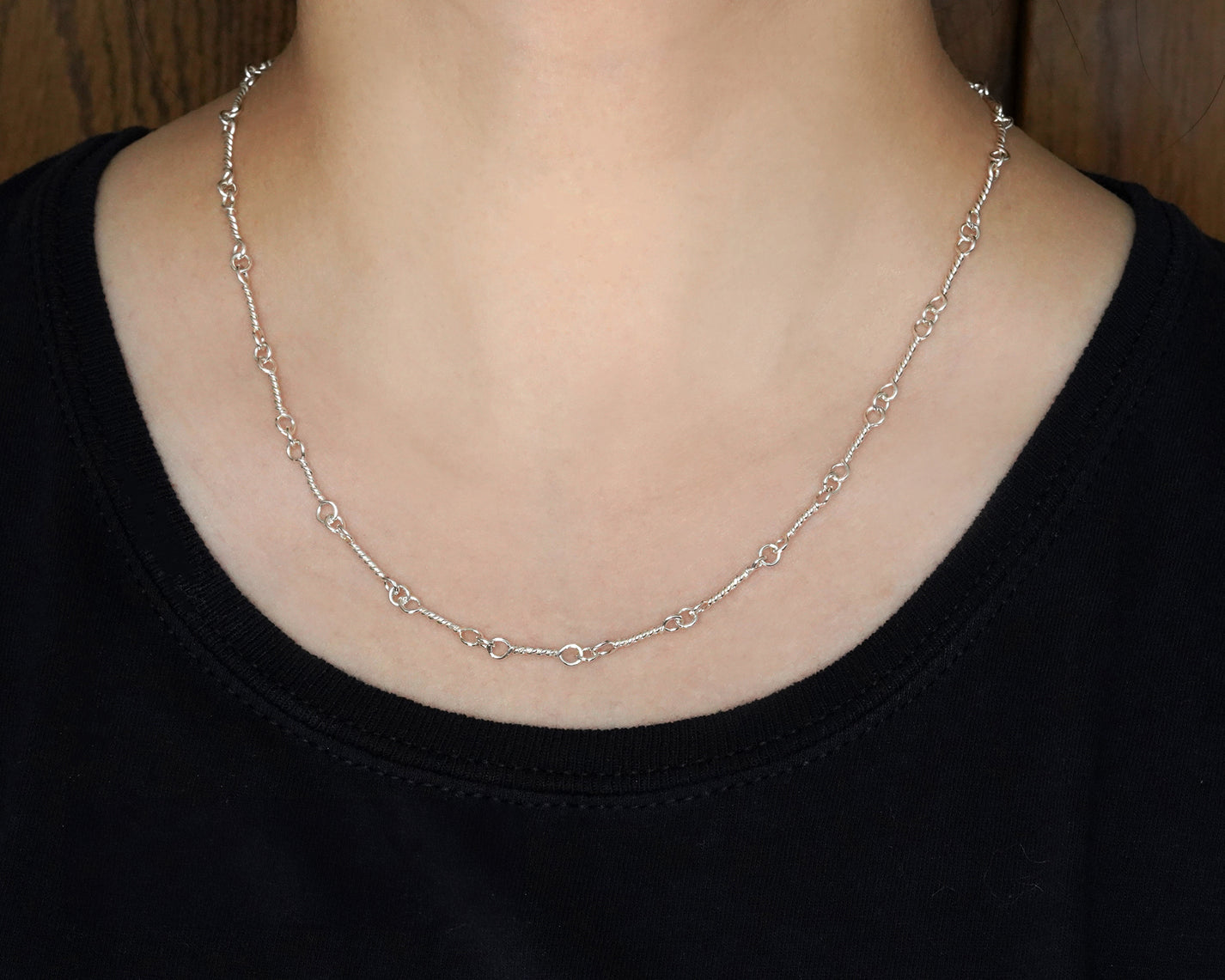Twisted Link Necklace In Sterling Silver – Huiyi Tan